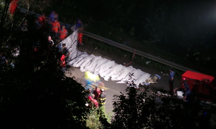 Dozens killed after bus plunges down Italian slope