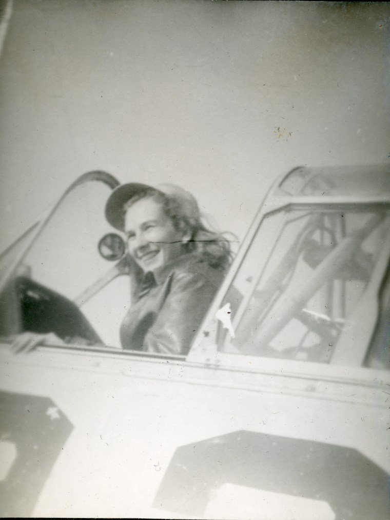 Cheers for WWII women pilots honored at Rose Parade