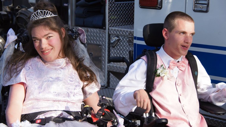 They were 'all squeals': Teens in wheelchairs get ride to prom on fire ...