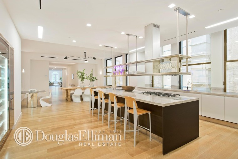 Jennifer Lopez buys Manhattan penthouse