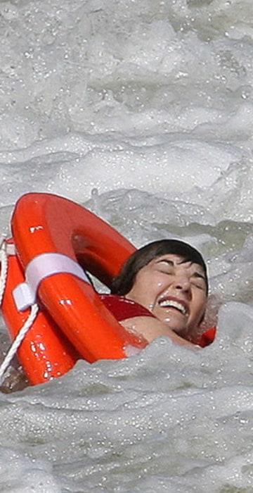 Woman rescued from Des Moines River