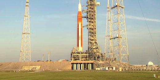 Stratolaunch's Roc carrier aircraft flies over Mojave Desert