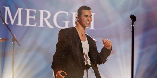 Video shows moment Singer Ava Max got hit on stage