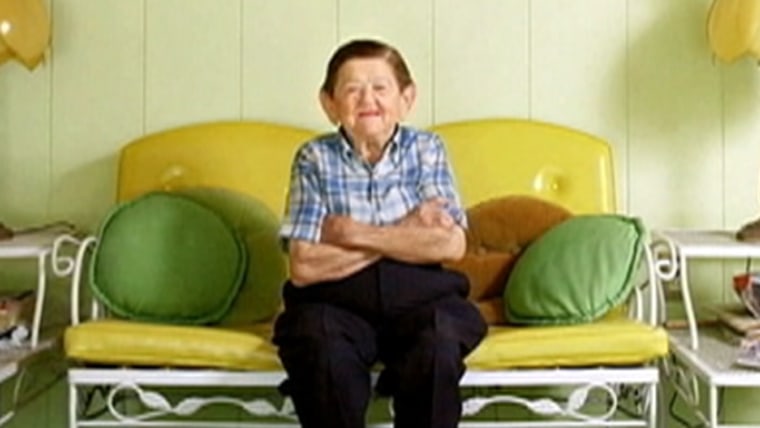 ‘Wizard of Oz’ munchkin Karl Slover dies