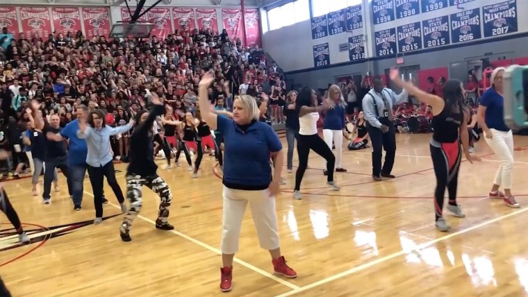 Florida principal, staff wow students in pep rally dance