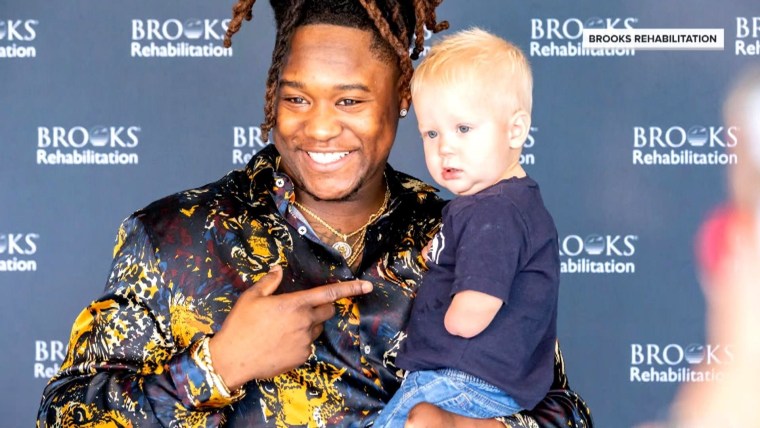 One-handed NFL player Shaquem Griffin shares sweet moment with boy with ...