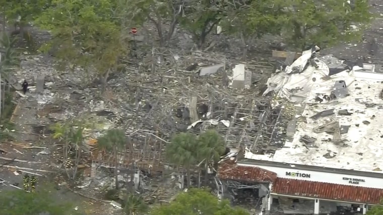 Gas explosion wrecks Florida shopping mall