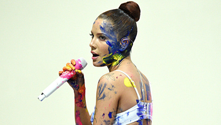 Carson Daly shares an exclusive 1st look at singer Halsey’s new bundle ...