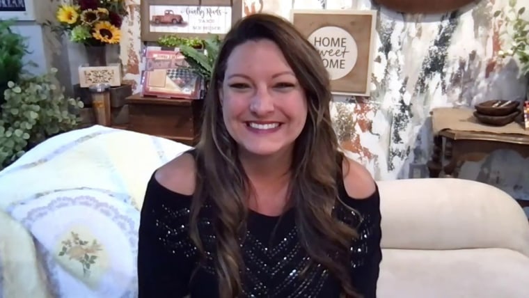 Cracker Barrel singer from viral TikTok gets surprise record deal on TODAY