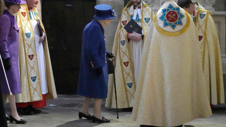Queen Elizabeth II carries cane at Westminster Abbey service