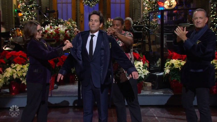 With fewer cast, crew 'SNL' outlasts omicron for a few more laughs