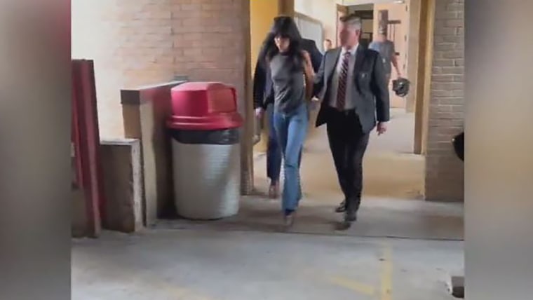 Woman accused of 1996 fatal stabbing in California arrested in Texas