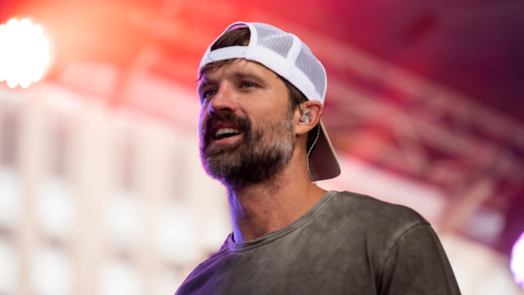 Walker Hayes performs smash hit ‘Fancy Like’ live on the TODAY