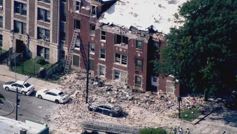 At least eight injured in Chicago building collapse