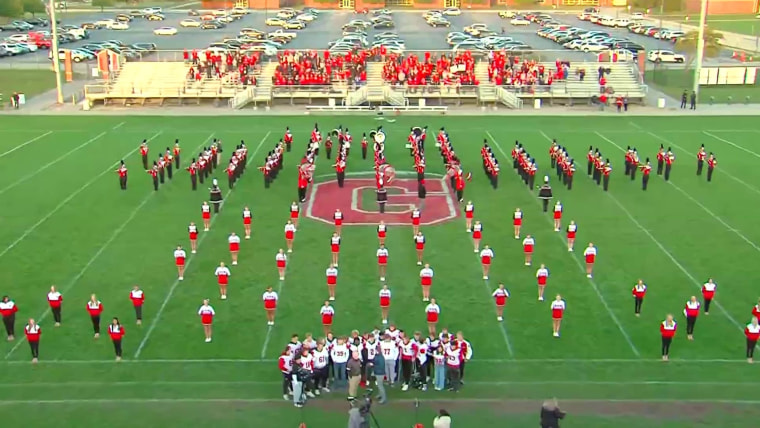 How Illinois high school football team gives back to their community