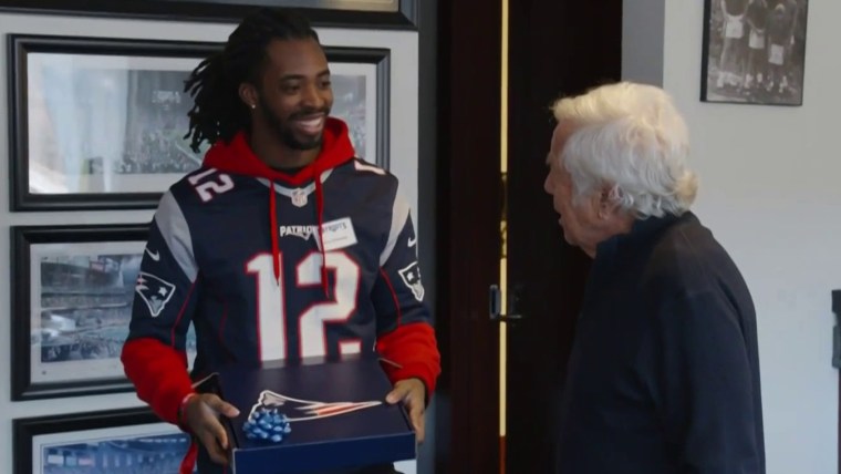 Patriots fan heckled at Raiders game offered to sit in owner's suite at Gillette Stadium