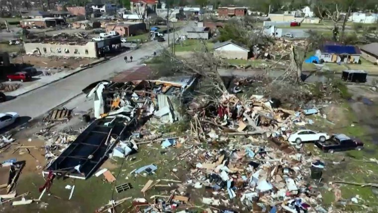 Catastrophic tornado kills at least 22 people in Mississippi