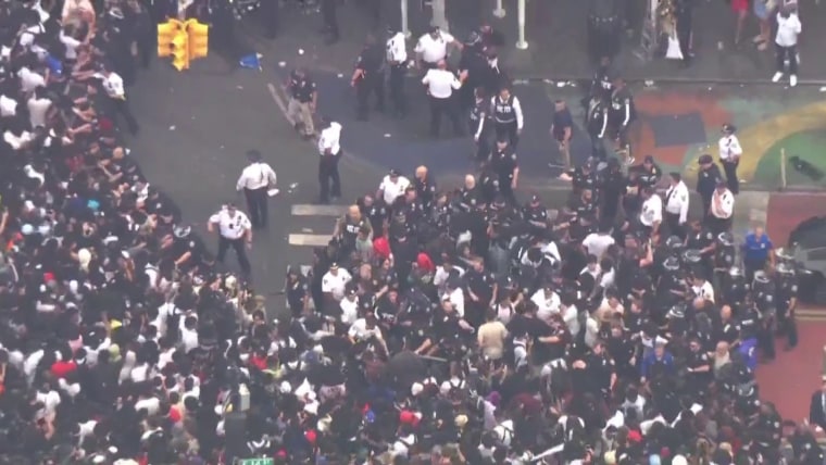 Twitch streamer's giveaway turns into chaos in Manhattan