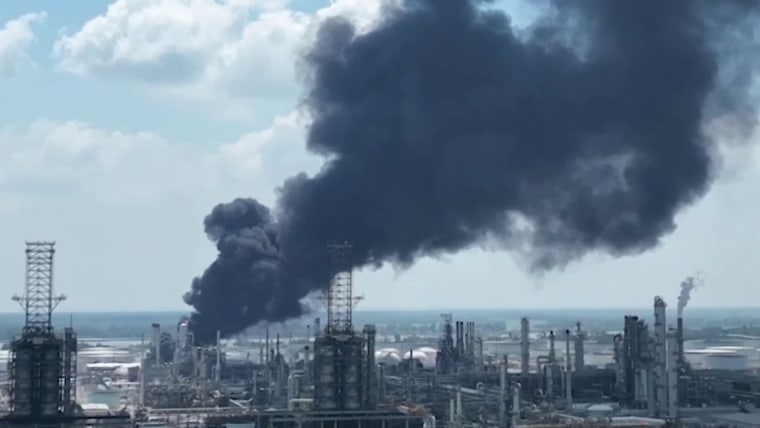 Louisiana petroleum refinery fire and chemical leak forces evacuations