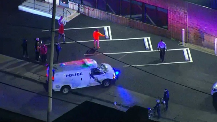 Crowds of juveniles and young people loot stores in Philadelphia