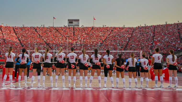 Nebraska volleyball team sets world record for women’s sporting event Nebraska volleyball team sets world record for women’s sporting event
