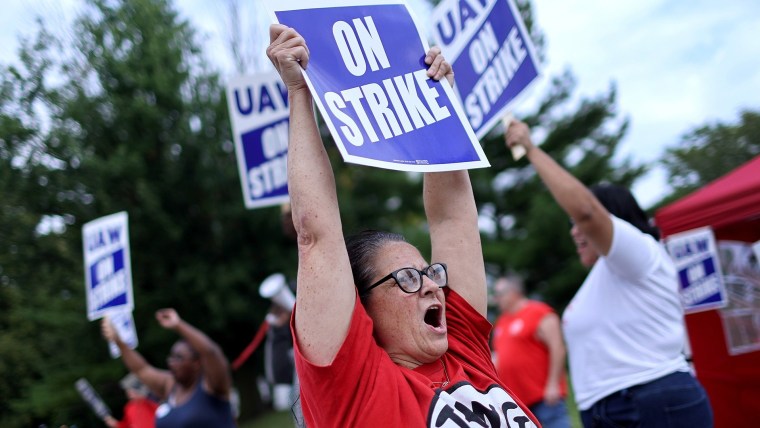 UAW strike expands to more GM, Stellantis centers