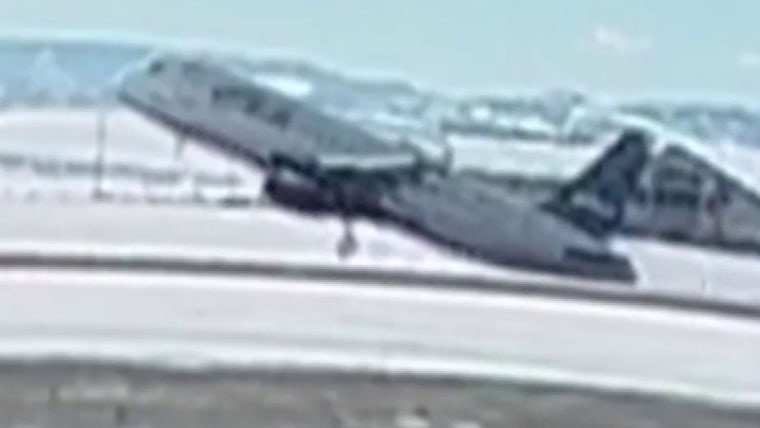 JetBlue flight slams tail into the ground to avoid inbound plane