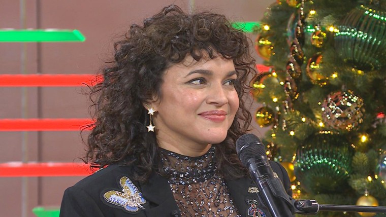 Norah Jones talks ‘I Dream of Christmas,’ Laufey, podcast, more