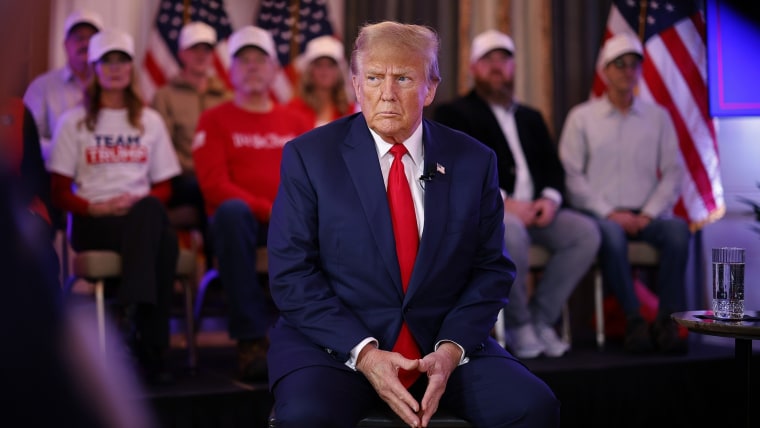 Trump holds dominating lead in final Iowa poll before caucuses