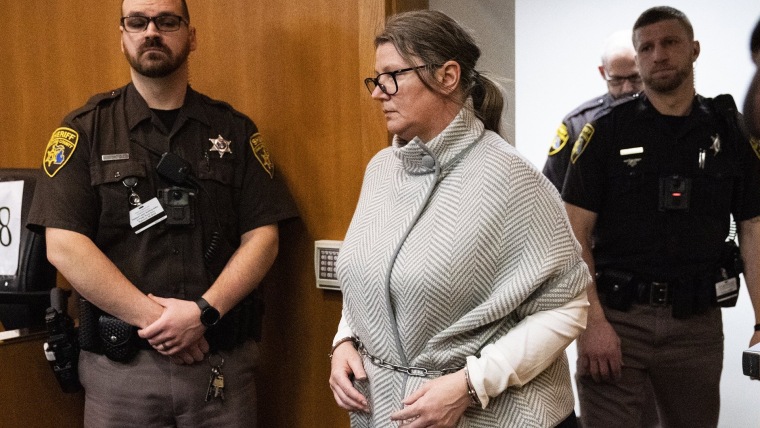 Trial of Jennifer Crumbley, mother of school shooter, begins