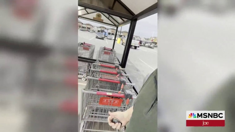 Turns out America also has coin-unlock shopping carts, too