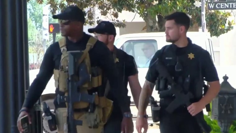 Murder suspect escapes custody from Mississippi court