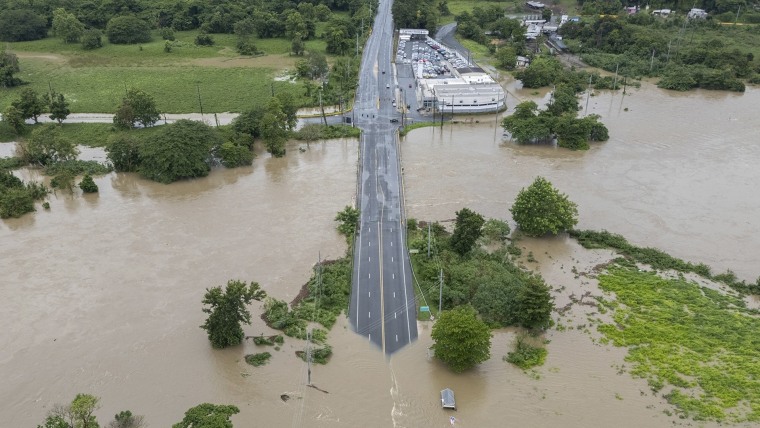 Bermuda suffers direct hit from Hurricane Ernesto