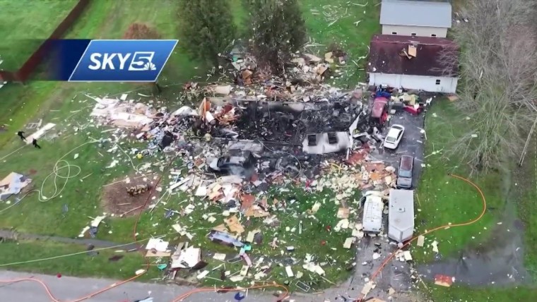 2 dead, 1 hurt after house explodes in Ohio