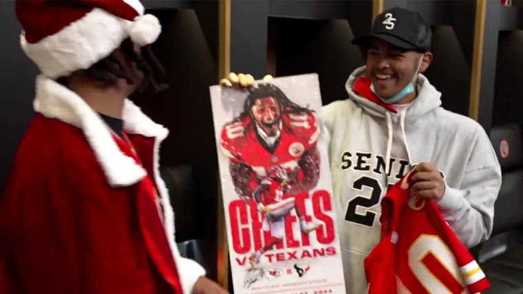 Teen diagnosed with rare cancer meets Chiefs star Isiah Pacheco
