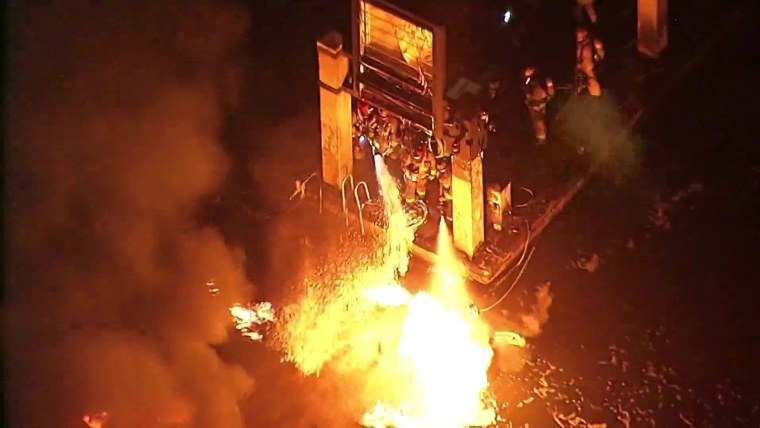 1 person killed, 5 hospitalized after fiery Florida boat explosion