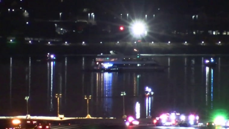 At least 30 bodies recovered after plane, helicopter crash into Potomac ...