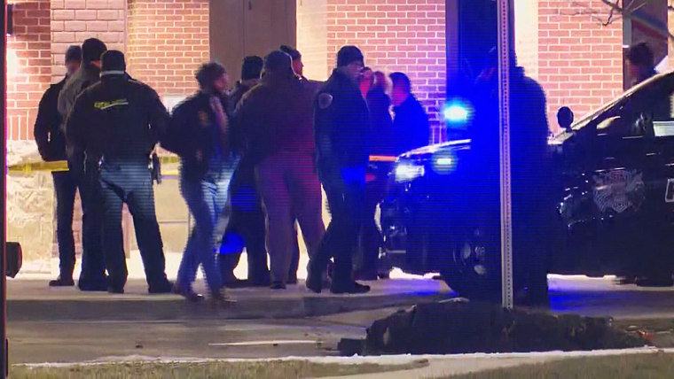 Indiana supermarket shooting kills 2 and wounds 2 police officers