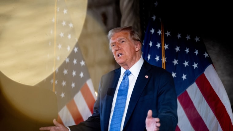 Judge temporarily blocks Trump's federal employee buyout program Judge temporarily blocks Trump's federal employee buyout program