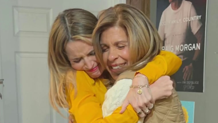 See Hoda Kotb Surprise Savannah Guthrie At A Book Signing