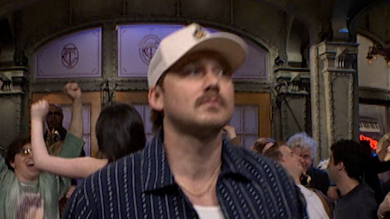 Morgan Wallen awkwardly walks off ‘SNL’ stage