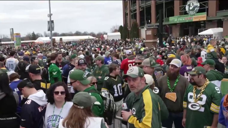 NFL Draft kicks off in Green Bay spotlighting historic Lambeau Field