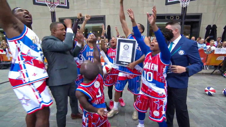 Craig Melvin Helps the Harlem Globetrotters Break a Guinness World Record