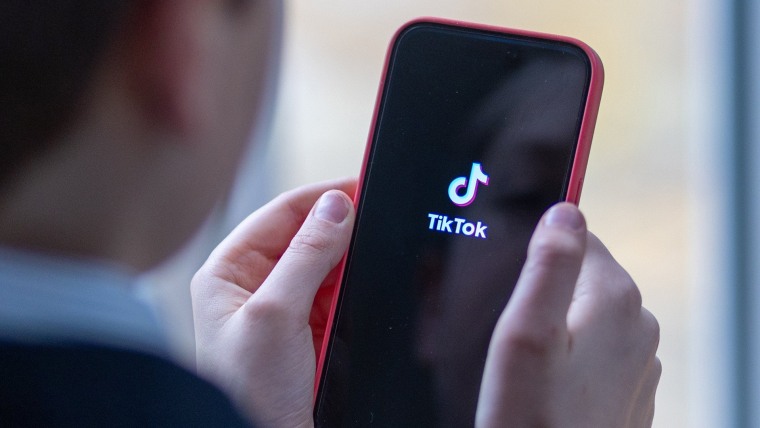Trump Signs Executive Order Facilitating TikTok Deal