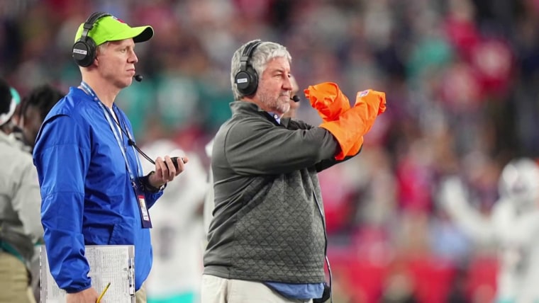 Meet the NFL’s Timeout Coordinator in Those Orange Sleeves