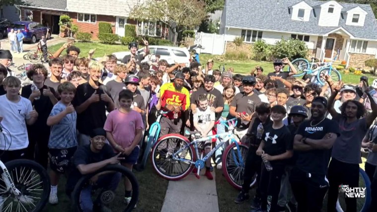 Good News: More than 100 kids rally around teen who was bullied