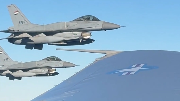 Egyptian fighter jets escort Air Force One