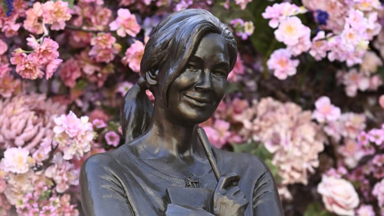 Renée Zellweger Unveils Bridget Jones Statue in London