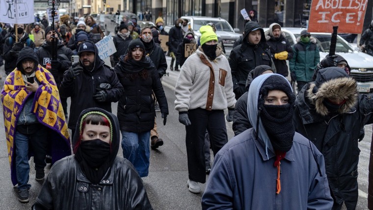 Pentagon Readies 1,500 Troops Amid Growing Minnesota Protests