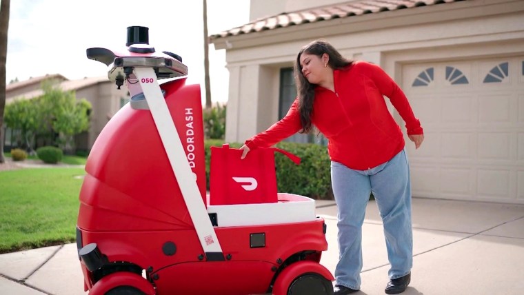 Woman Raises Nearly $1M for 78-Year-Old DoorDash Driver